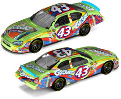 ..2006 Bobby Labonte 1/24th Go-Gurt c/w car